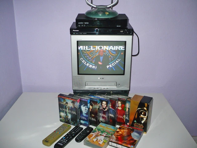 SONY KV-14FV1U - 14" TRINITRON CRT TV & VIDEO COMBO - 576i/480i 50/60Hz ...