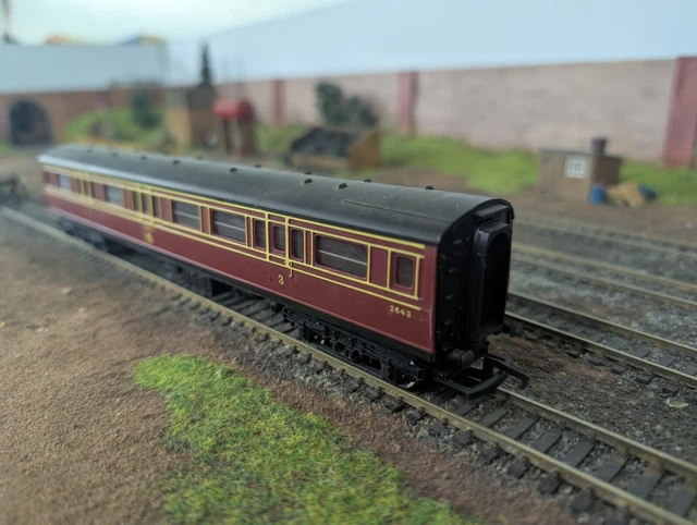 TRI-ANG R747 CALEDONIAN Railway Composite Coach No 2643 in LMS Maroon ...