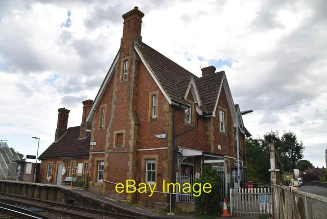 PHOTO 6X4 WYE Station Wye Station is located on the Ashford to Ramsgate ...