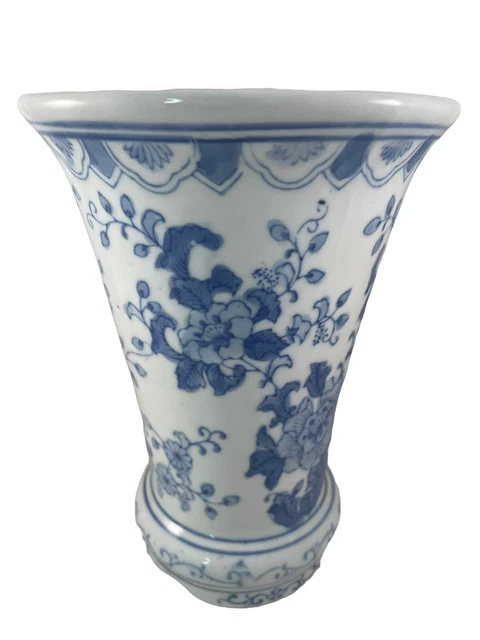 VTG BLUE AND White Chinossirie Asian Vase Floral Pattern Scalloped ...