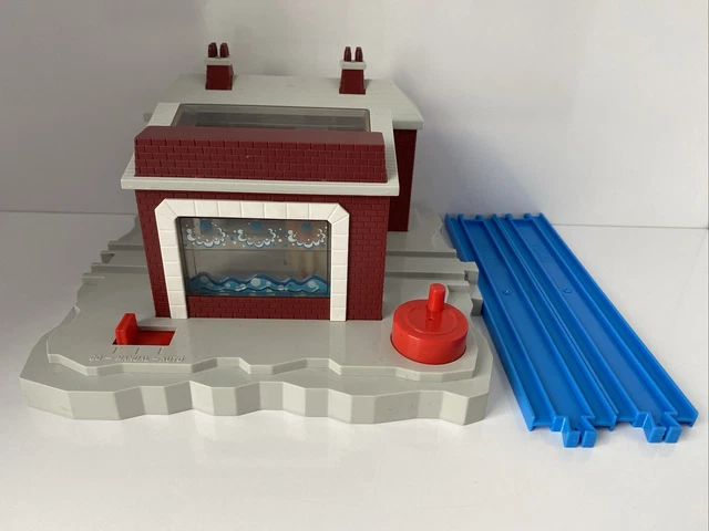 TOMY TRACKMASTER THOMAS Sodor Engine Train Car Wash Thomas & Friends ...