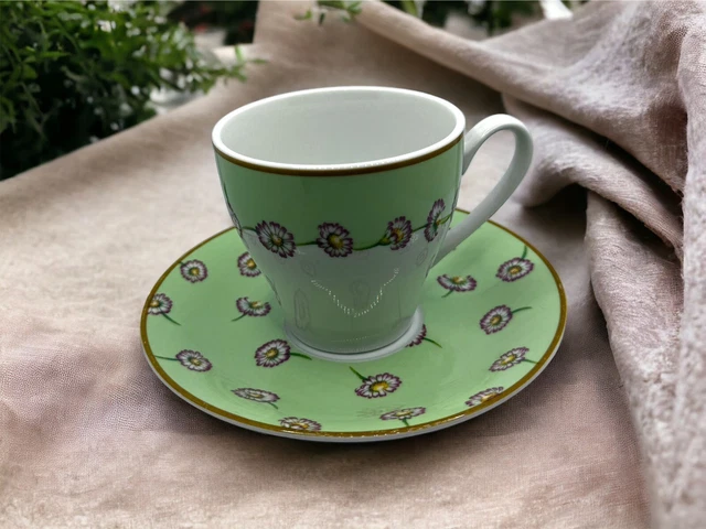 ROYAL ALBERT DAISY CHAIN England Porcelain Discontinued Cup & Saucer ...