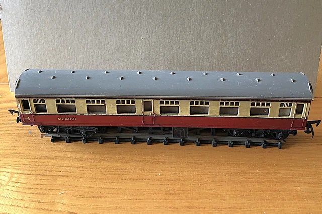 00 TRIANG R29 BR Mk1 Composite Coach - Blood Custard Livery £1.75 ...