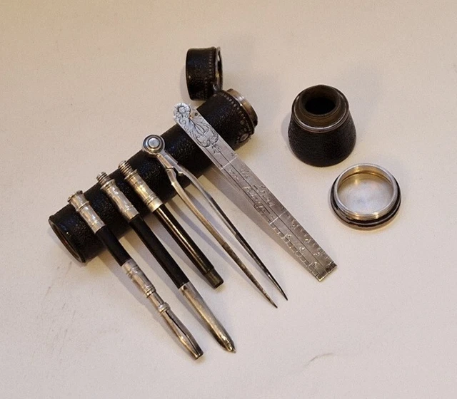 ETUI DE MATHÉMATIQUES encrier Baradelle en argent, début XVIIIe EUR 3. ...