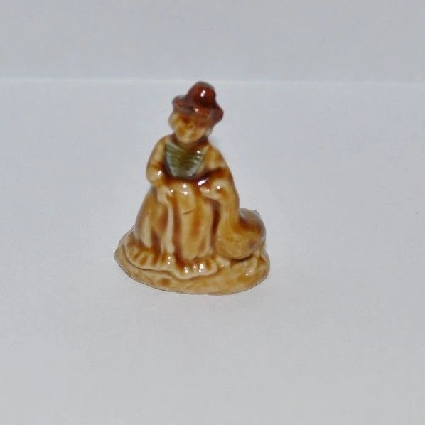 VINTAGE MOTHER GOOSE Nursery Rhymes WARE RED ROSE Figure 70s England $6 ...