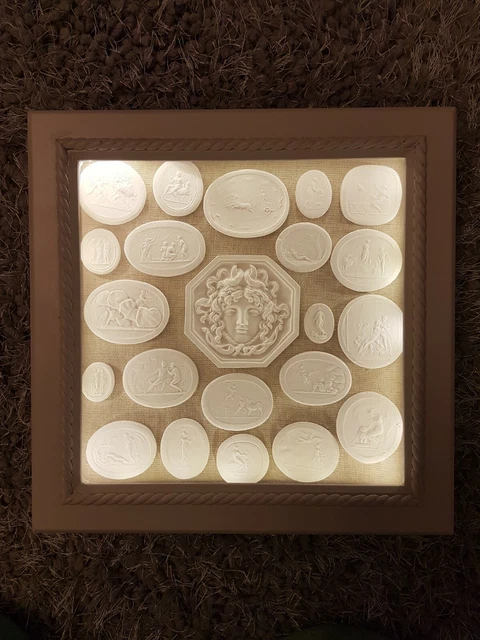 22 GRAND TOUR Intaglios Cameos Box Frame Light Display Cabinet ...