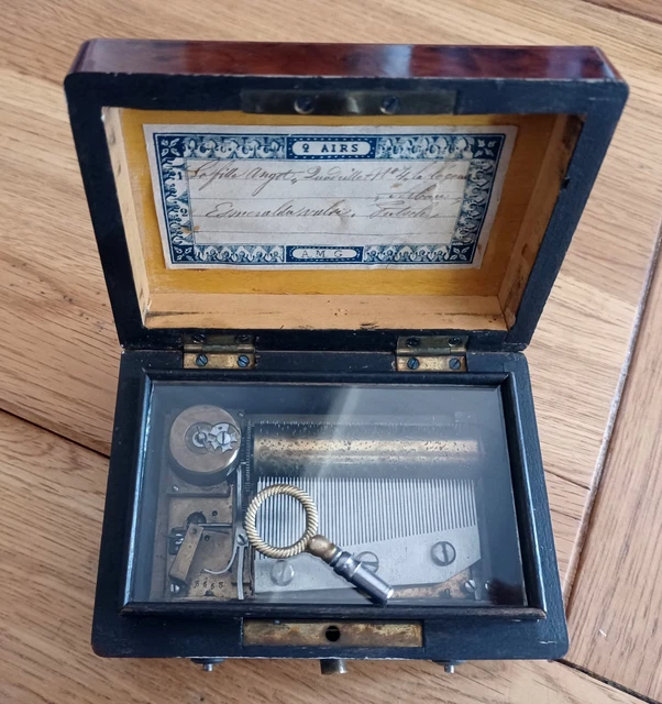 ANCIENNE BOITE À musique Tabatière XIX-ème 2 airs bois loupe de Noyer ...