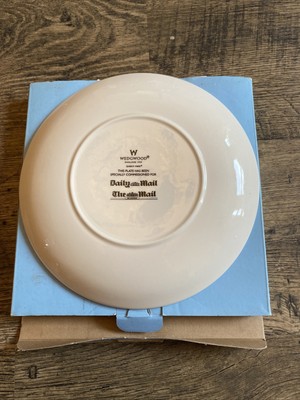 WEDGWOOD QUEEN ELIZABETH Golden Jubilee 2002 Daily Mail plate BOXED £2. ...