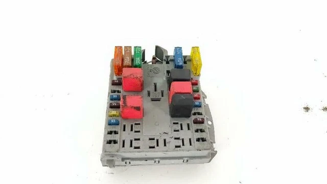 MODULE DE BOITE a fusibles pour FIAT PUNTO 44kw Essence 2001 188A4000 ... MODULE DE BOITE a fusibles pour FIAT PUNTO 44kw Essence 2001 188A4000 ...
