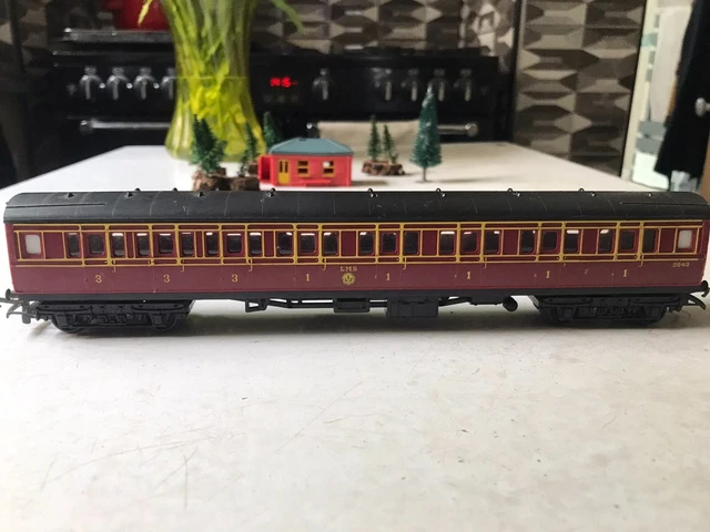 TRIANG HORNBY R747 OO Gauge LMS 1st / 3rd Composite Coach 2643 Maroon £ ...