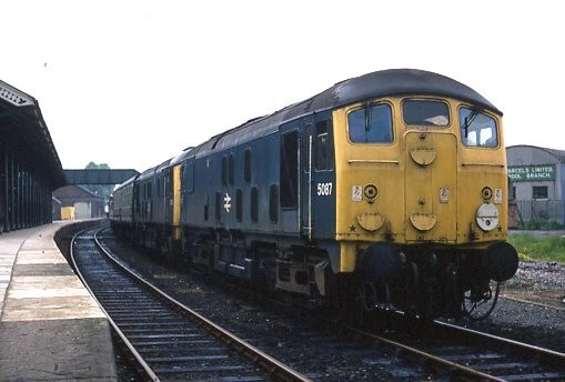 ORIGINAL COLOUR SLIDE of D5087 BR class 24 diesel loco £4.99 - PicClick UK