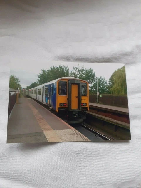 6X4 PHOTO OF Northern Class 150-150201 at Romiley £1.40 - PicClick UK