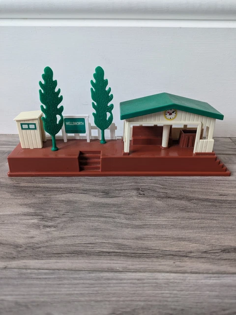 WELLSWORTH STATION TOMY Trackmaster Thomas the Tank Engine 2001. £4.99 ...