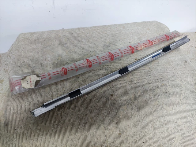 NOS TOYOTA トヨタ Windshield Side Moulding Rh Crown Rs60 Ms63 Ms64 Ms65 ...