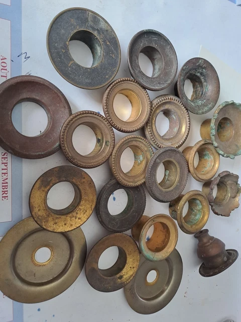 LOT DE 20 COUPELLES ou BOBECHES dépareillées pour LUSTRE EN LAITON EUR ...