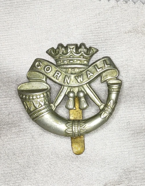 INSIGNE DE CASQUETTE du régiment DCLI (Cornwall's) du duc de Cornwalls Light Inf EUR 12,00 ...