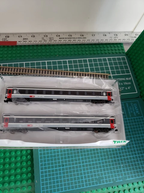 MINITRIX N 13708 2 Coaches Boxed Set Sbb Cff Ffs N Gauge Swiss N Gauge ...