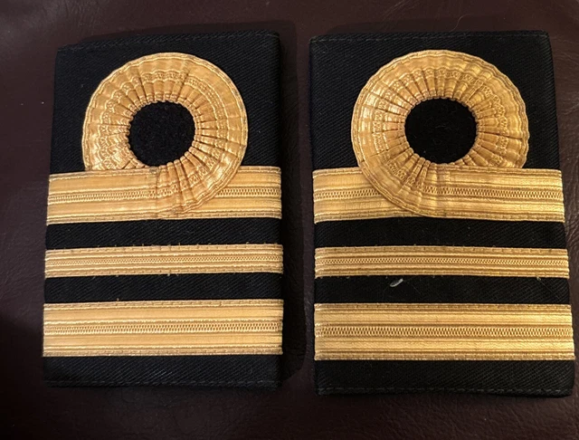 1970S ROYAL NAVY LIEUTENANT COMMANDERS PRESS 3-STUD TYPE SHOULDER ...