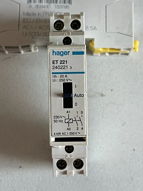 CONTACTEUR JOUR ET Nuit Hager 20A 230V 240221 Et 221 EUR 30,00 - PicClick FR