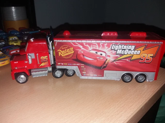 DISNEY PIXAR CARS Mack Truck mit Container Lightning McQueen 1:55 ...