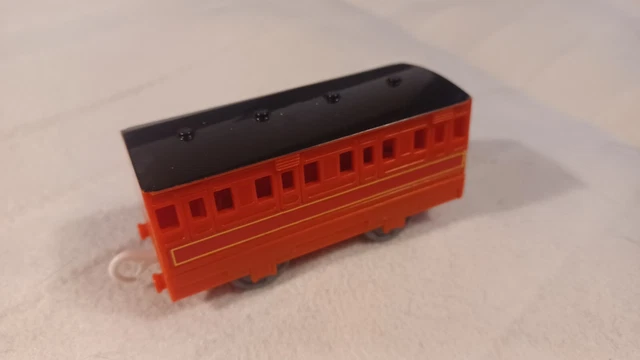 THOMAS TRACKMASTER RED Express Coach. VERY RARE. TOMY £9.99 - PicClick UK