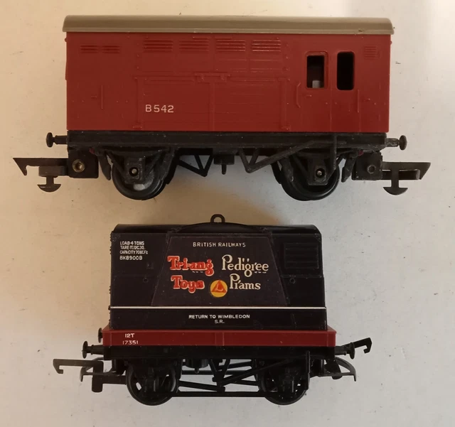 TRIANG 2 WAGONS R123 Horse Box R561 Pedigree Container £3.99 - PicClick UK