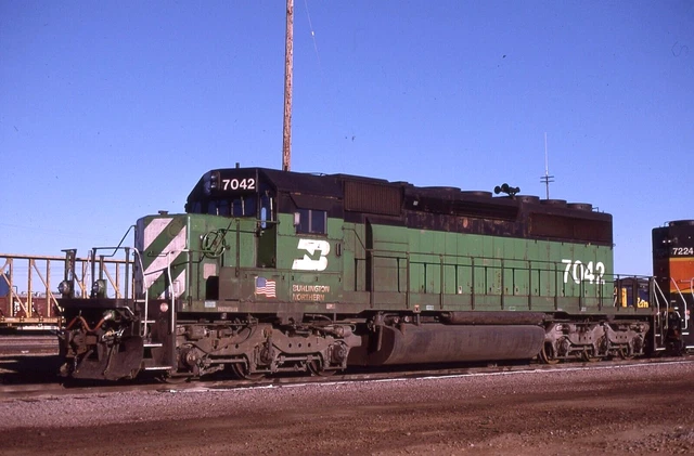 BURLINGTON NORTHERN SD40-2 # 7042 @ Riverbank, Californie Oct 2000 EUR 2,44 - PicClick FR