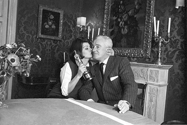 SOPHIA LOREN CELEBRATING in her home the winning of The Oscar 1957 OLD ...