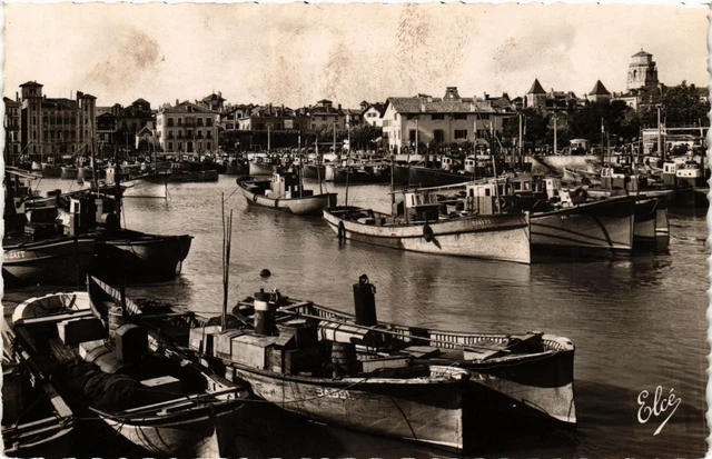 CPA ST-JEAN-DE-LUZ LE port apres la rentrée des Chalutiers (411973) EUR ...