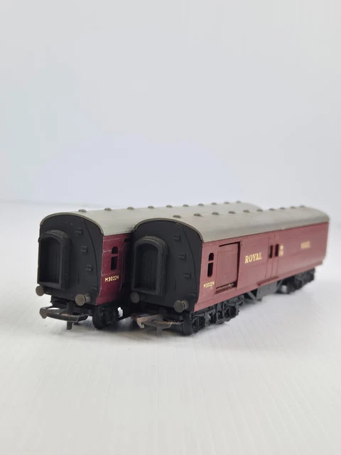 RAKE OF 2 Triang R23 OO Gauge Maroon Royal Mail Operating TPO Coach ...