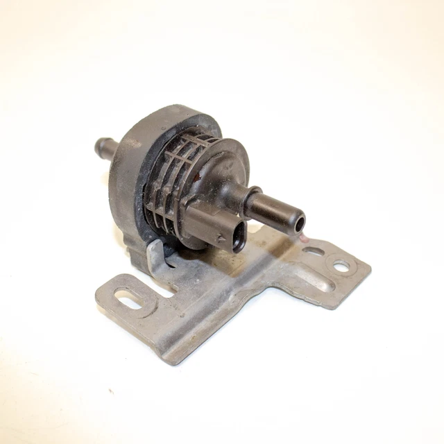 MERCEDES-BENZ C W205 A2054703302 A0004703700 Valvola Vuoto 2.00 Benzina ...