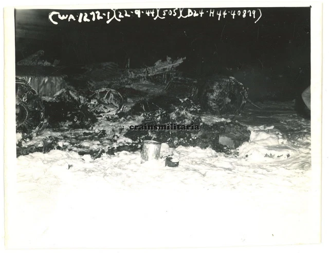 ORIG. FOTO USAAF Flugzeug Wrack Bomber in England 1944 Liberator B-24 ...