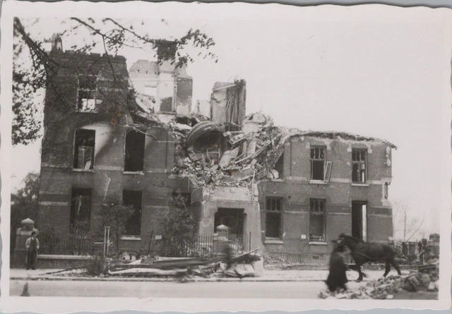 FOTO, BLICK AUF das schwer beschädigte Amsterdam, Niederlande, 20 D/106 ...