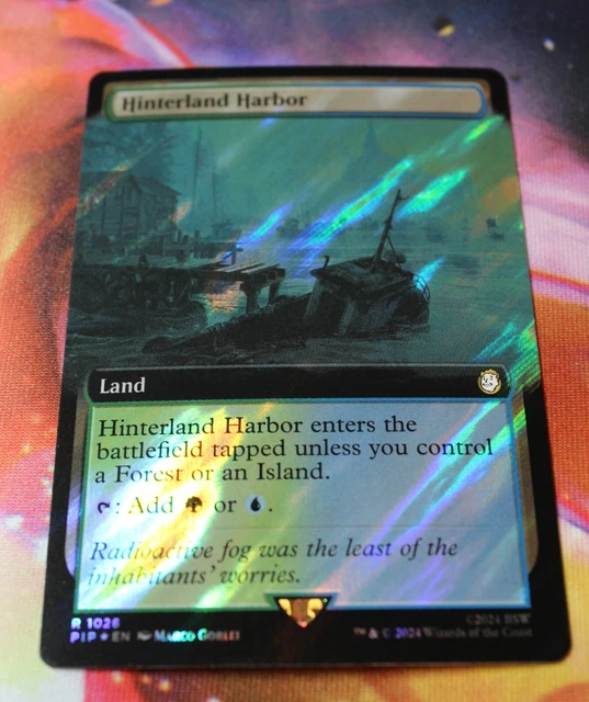 MTG FALLOUT-HINTERLAND HARBOR (Art étendu) (Surge Foil) - #1026 TERRE ...