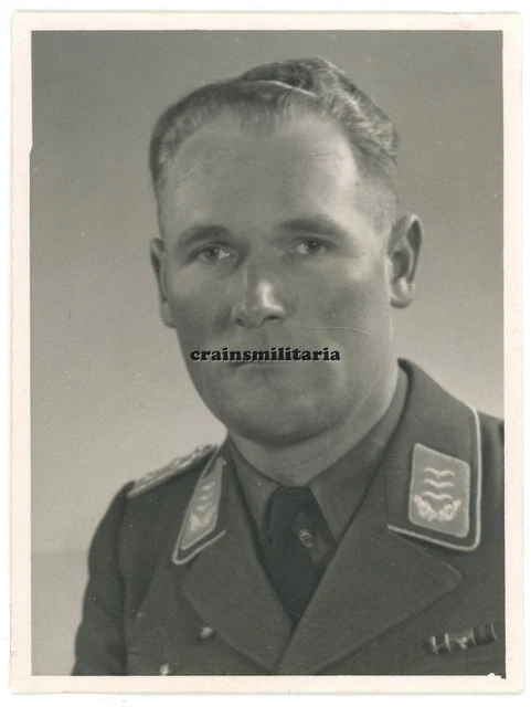 ORIG FOTO PORTRAIT Luftwaffe Offizier am Flugplatz GOSSEN Gossa ...