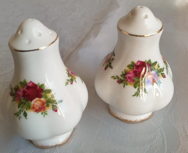 SALT & PEPPER Pots/shaker ROYAL ALBERT COUNTRY ROSES bone china cruet ...