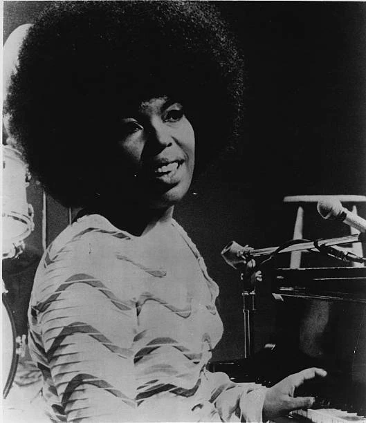ROBERTA FLACK PERFORMS On Stage In 1971 Old Music Photo $9.00 - PicClick AU