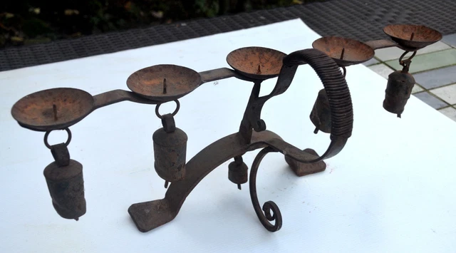 TRÈS ANCIEN PORTE cierge à 5 feux fer forgé avec anse et clochettes EUR ...