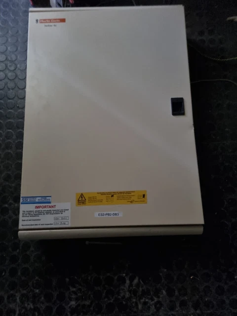 MERLIN GERIN DISTRIBUTION Board ISOBAR4C 12way 3phase £50.00 - PicClick UK