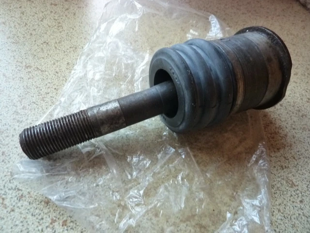 ROVER P5 3-LITRE MK1 MK1A MK2 Bottom suspension ball joint. Genuine. £ ...