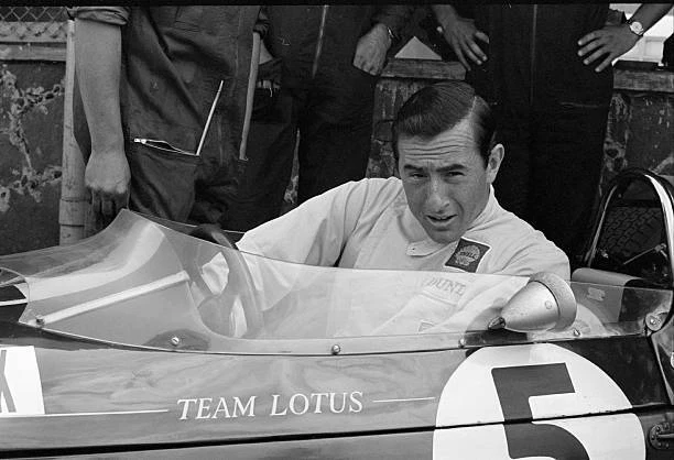 GRAND PRIX DE Mexico Jim Clark of Team Lotus sits in his Lotus 33 ...