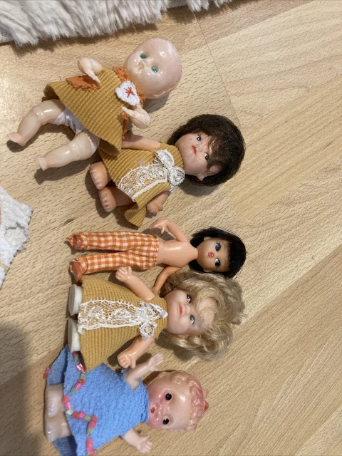 5 VINTAGE DOLLS 1 hasbro dolly darling 1960s, original outfits, £10.00 ...