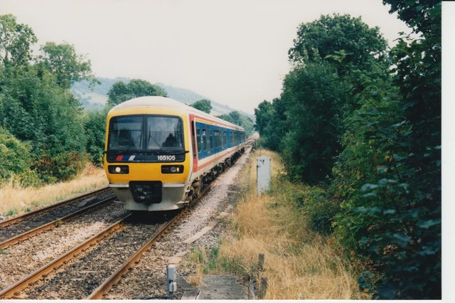 RAILWAY PHOTO CLASS 165 165105 arrives Dorking Deepdene 1/9/98 for ...