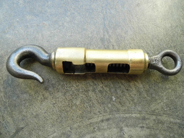 ANCIEN ANNEAU ET crochet en fer et laiton estampillé corderie centrale ...