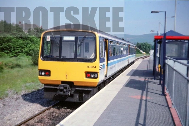 35MM SLIDE BR British Rail DMU Class 143 143614 1993 Original £4.99 ...