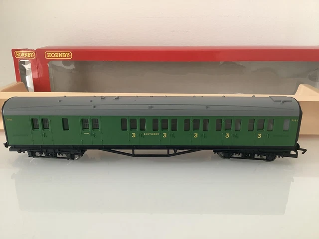 OO GAUGE HORNBY R4008E SR Brake Coach Carriage #3565. Green. Boxed £15. ...