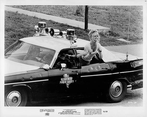 GOLDIE HAWN YELLING out the window of police car in The Sugarland - Old ...
