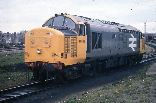 ORIGINAL COLOUR SLIDE of 37689 BR class 37 diesel loco £2.50 - PicClick UK
