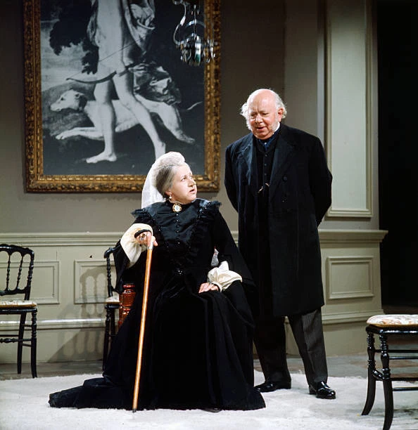 PATRICIA ROUTLEDGE PERFORMS As Queen Victoria With Lloyd Pears 1960s ...