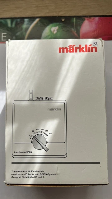 P 32 - Transformateur 32 VA 230 V MARKLIN HO 6647 Livré avec sa boite ...